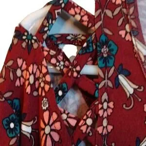 Meri Skye | Tops | Nwt Meri Skye 3x Floral Top With Crisscrossing On ...